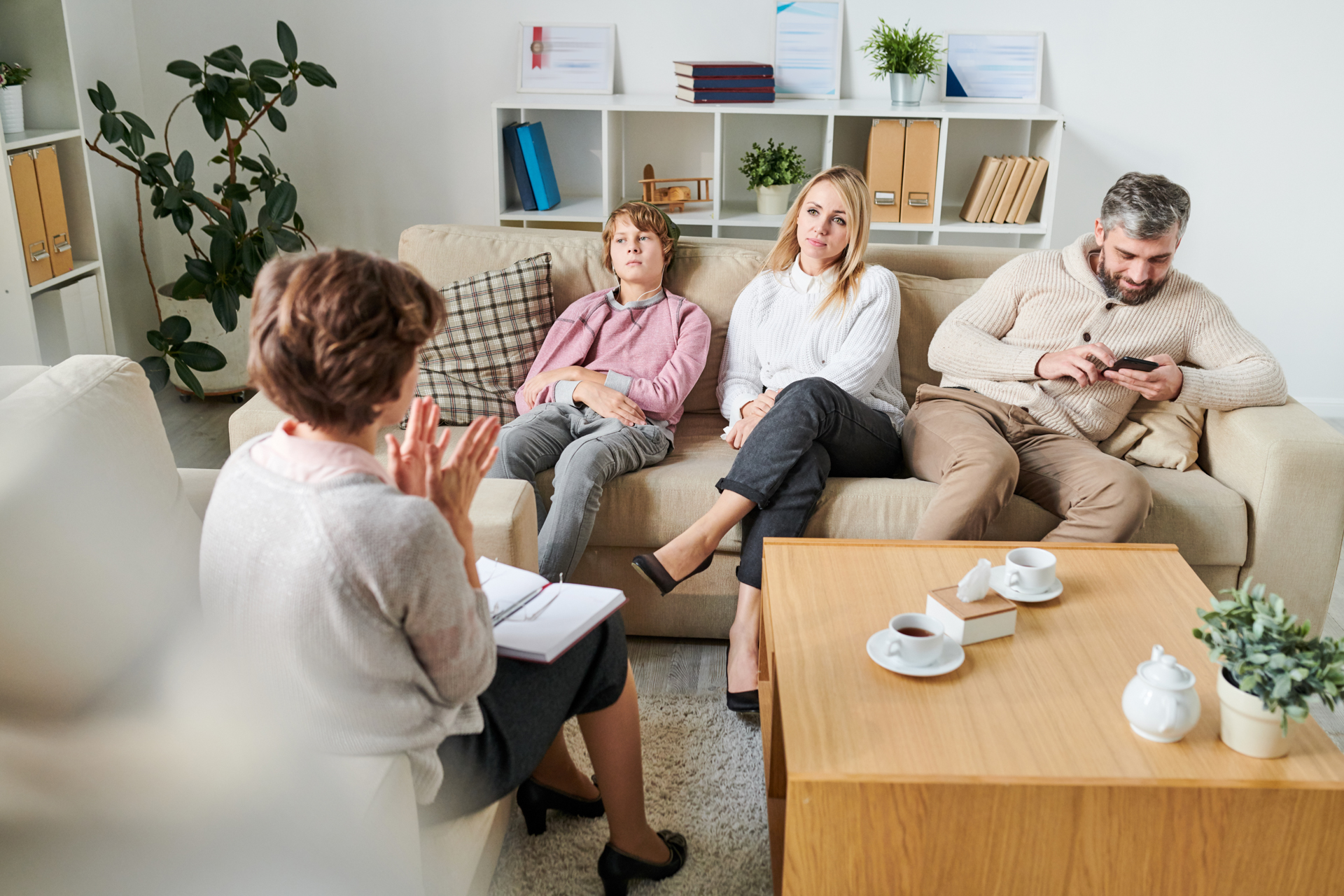 How to Help a Family Member With Bipolar Disorder - Acqua